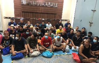 Penyidik Polresta Barelang Serahkan BB Tersangka ke Kejari Batam