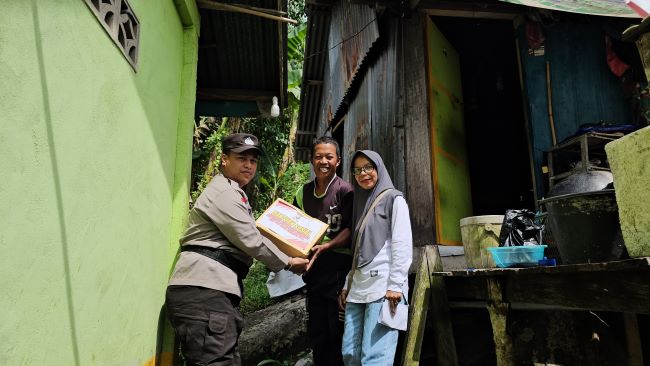 Jumat Berkah Keliling: Polres Kepulauan Anambas Bagikan Sembako kepada Warga yang Membutuhkan