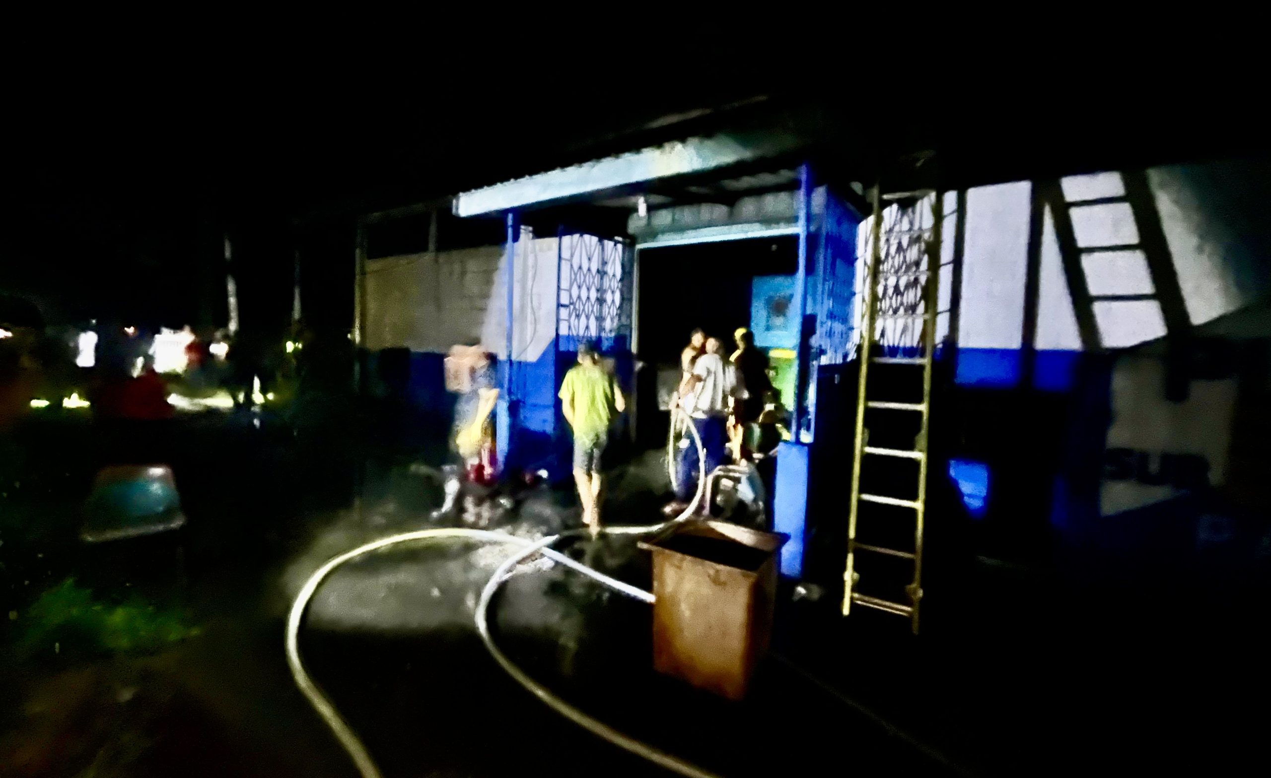 Diduga Percikan Api dari Genset, Si Jago Merah Melalap Kantor PLN Desa ...