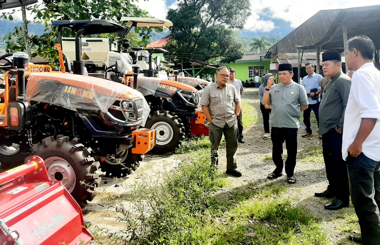 Bupati Welly Gercep dan Sukses Gaet Bantuan Pusat, Sejumlah Alsintan ...